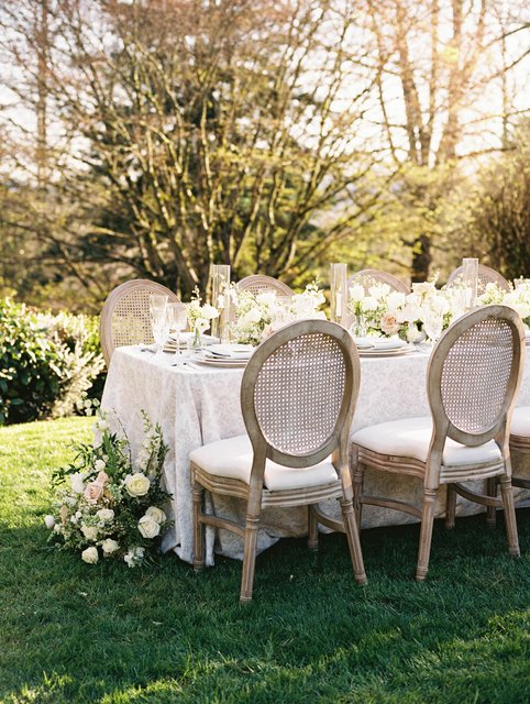 White or ivory table linens for wedding | Honestweddingadvice.com